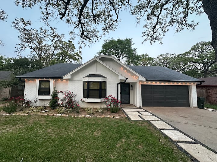 Paw-ty Shack - Bryan, TX