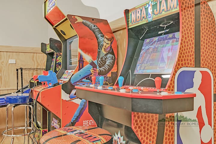 The Rad Shack - Family Paradise With Arcade Room! - Echuca