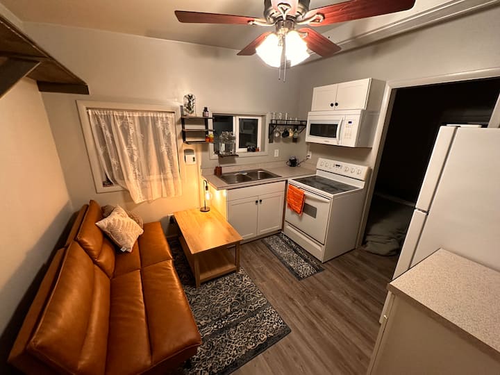 Cute Modern Dry Cabin - Alaska