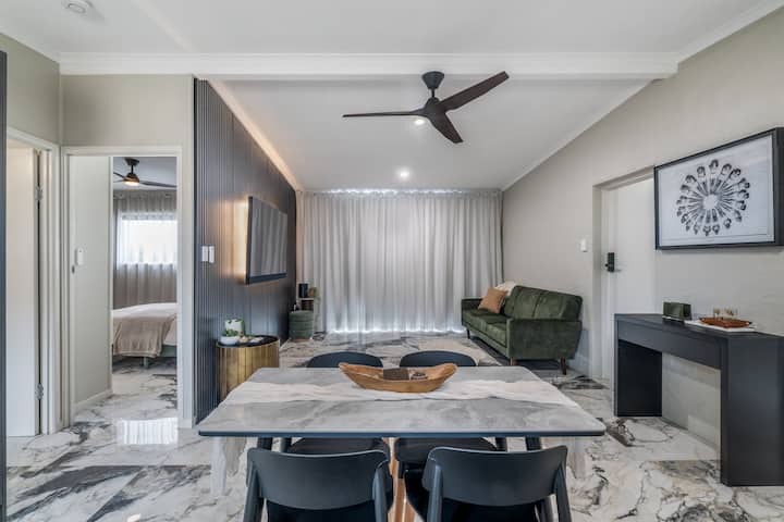 Unit 1 At Stone And Hedge - The Palms