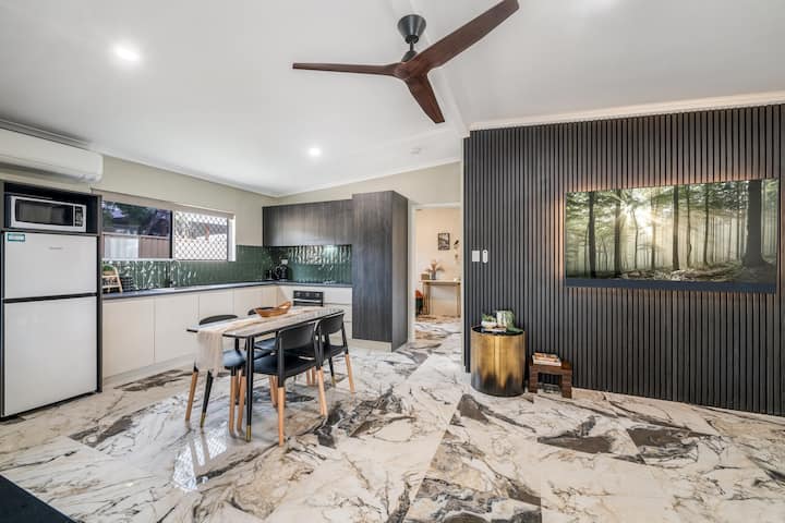 Unit 1 @ Stone And Hedge - The Palms