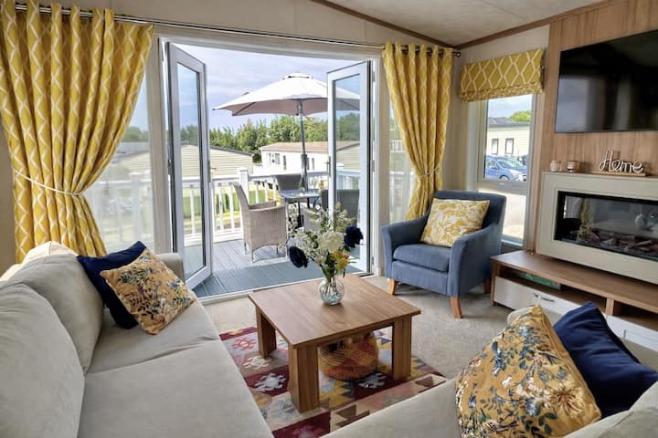 2-bed, Hoburne Park, Near Beach & Christchurch - New Milton