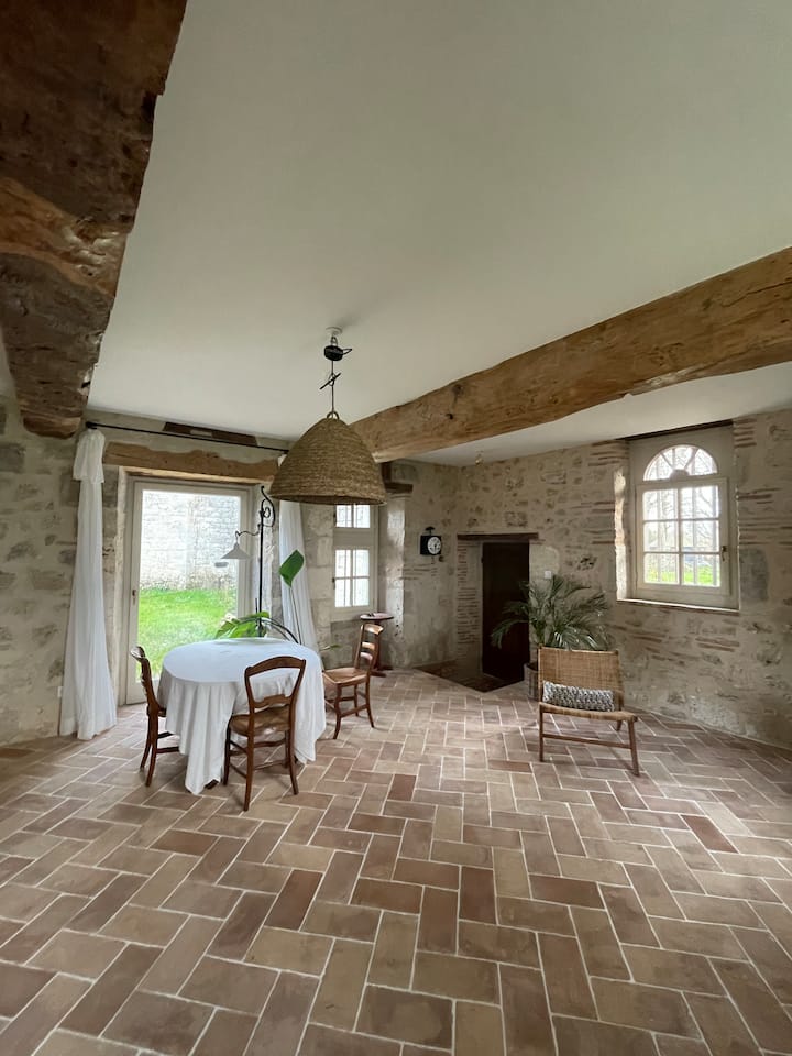 Un Appartement Dans Un Château Du Moyen âGe - Jura