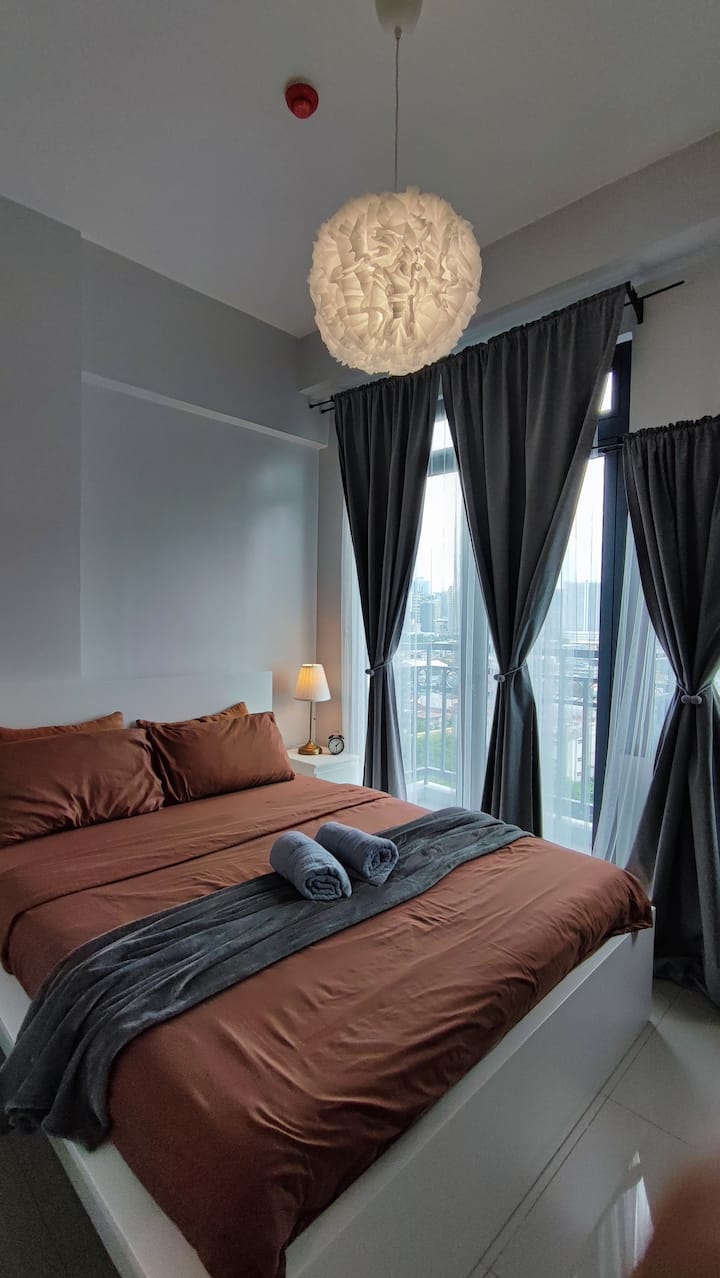 Cozy 1br  With City Skyline View W/ Balcony - Metro Manila