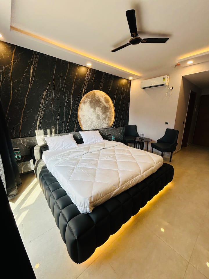 Velvet Vista Stay | Omaxe Hazratganj - Lucknow