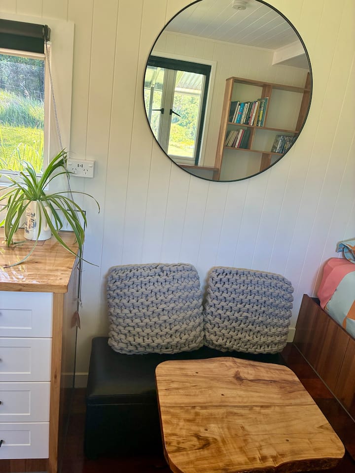 Bee Farm Off-grid Tiny Home Stay - Gympie