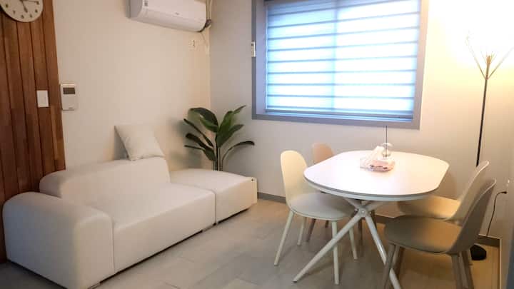 #1~4인, 침실2, 침대2 / #청결하고 쾌적 / #실용성과 감성 / #오송역 차량3분 - Daejeon