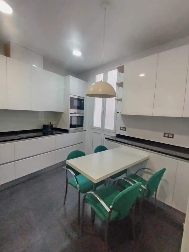 Acogedora Habitación Triple Con Ac Y Balcón ⁶ - Madrid