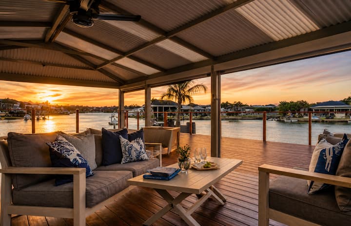 Waterfront Canal Home With Jetty - Pinjarra