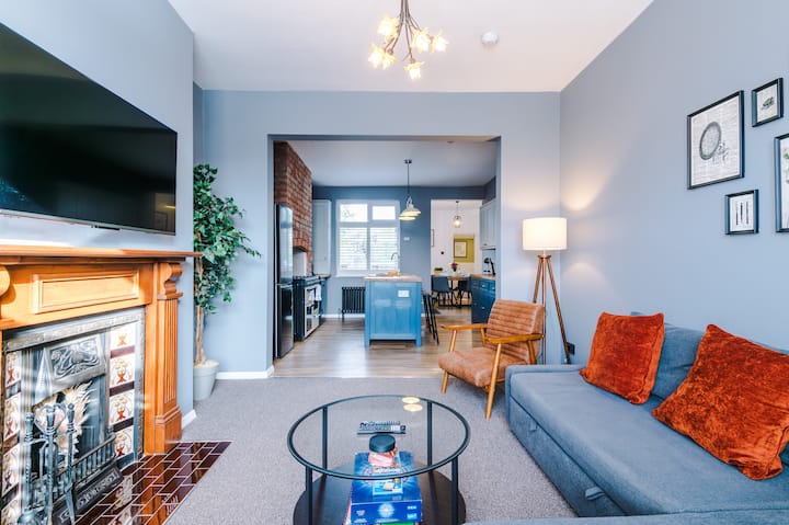 Charming Family Home - Stockport