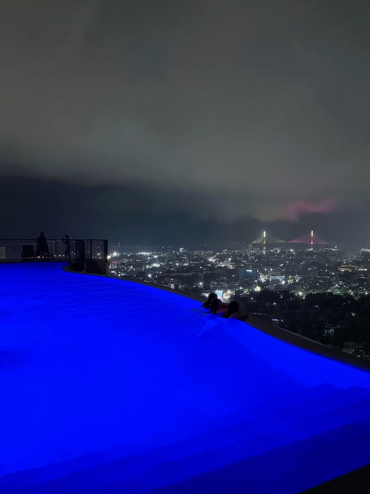 Cozy Stay At Calyx Ayala | Fast Wi-fi, Pool & Gym - Cebu City