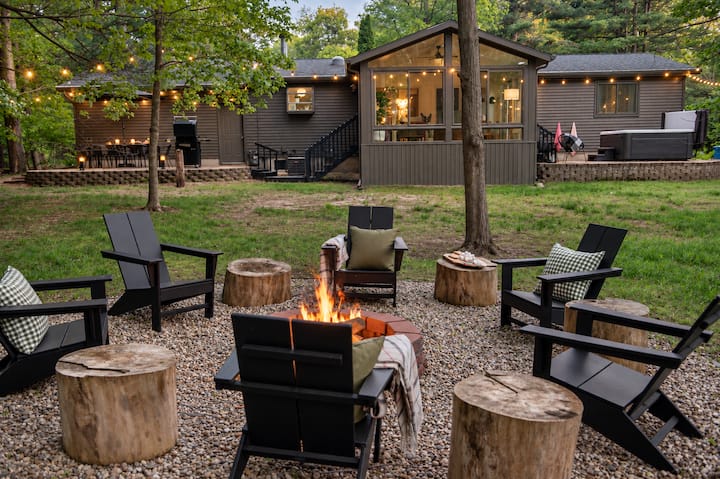 Sleeps 10hot Tubfireplacegame+movie Room+ev - Bridgman, MI