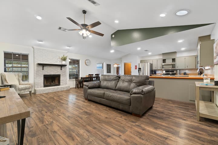 Peaceful Spacious House - Pensacola, FL