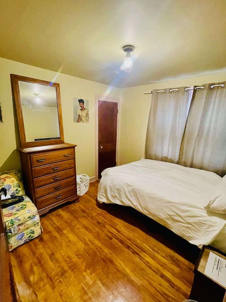 Upper Hybrid Hotel Flat - Hamtramck, MI