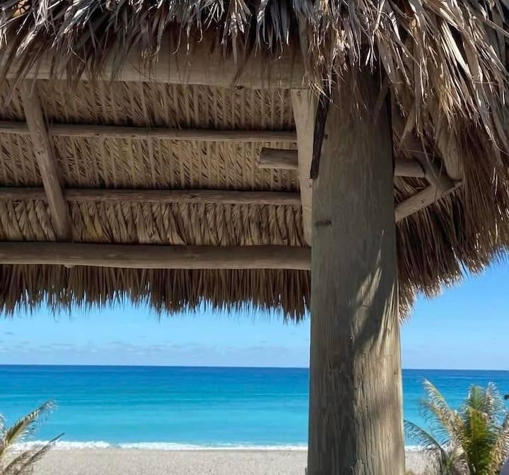 Chic Beach Escape –Walk To Sand! - Jupiter, FL