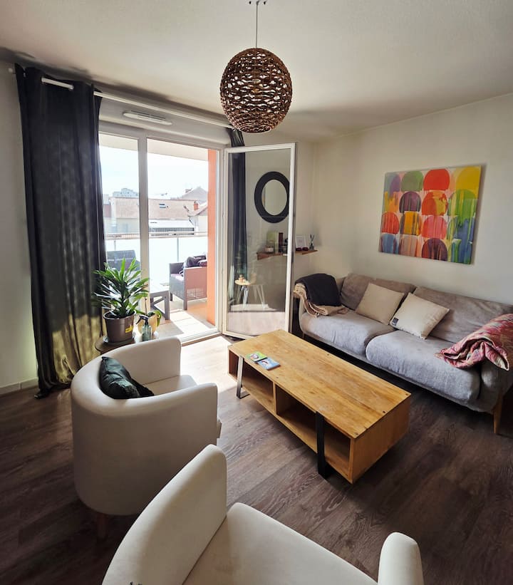 Le Sunshine: 2 Chambres- Terrasse - Garage - Vénissieux