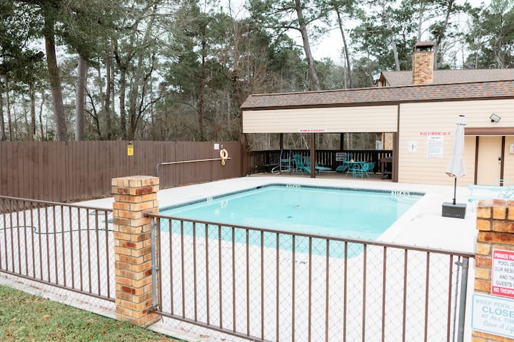 Cozy Huntsville Condo | 2br Near Shsu/pool/wifi - Huntsville, TX