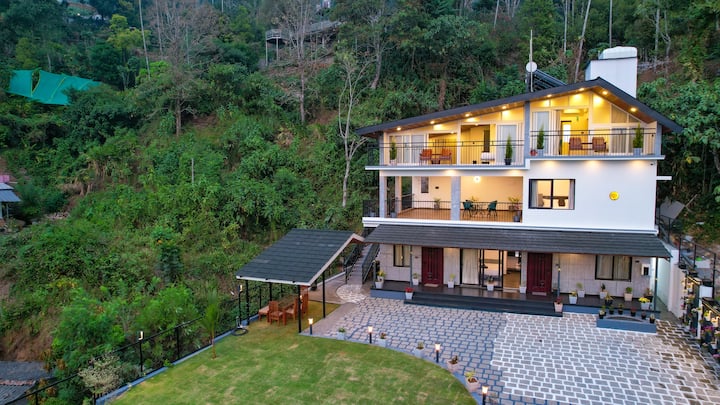 The Cozy Winterfell - Munnar