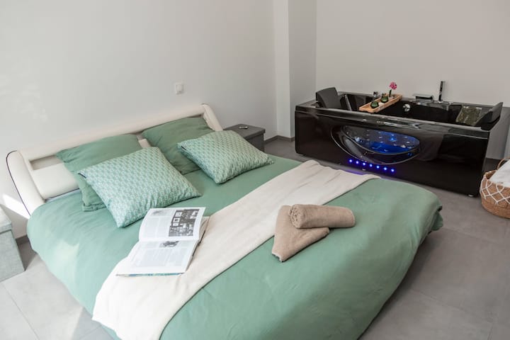 L’appart Cinéspa St Etienne– Balnéo & Cinéma - Saint-Genest-Malifaux