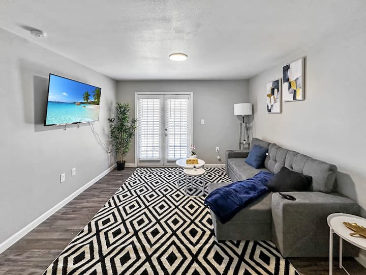 Comfy 1br/1ba Retreat Near Dallas North Tollway - Farmers Branch, TX