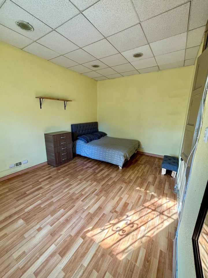 Amplia Habitación Metro ÑUble - 산티아고