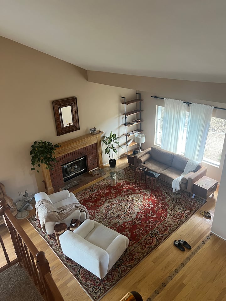 Modern Hangout | Stylish And Fun - Palmdale, CA