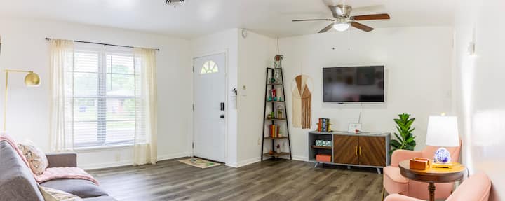 Charming Home, Big Yard — Minutes From Ft. Hood! - Copperas Cove, TX
