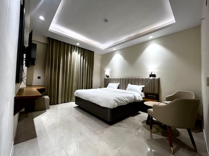 Comfy Room | Omaxe Hazratganj - Lucknow