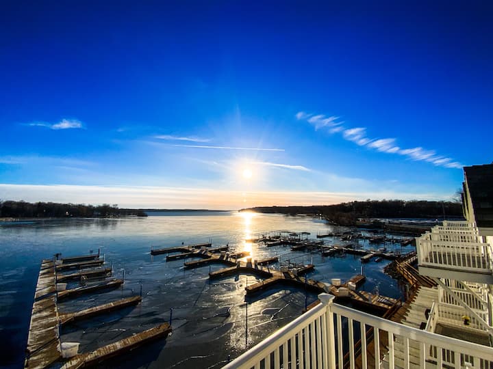 Penthouse On Green Lake Downtwn - Green Lake, WI
