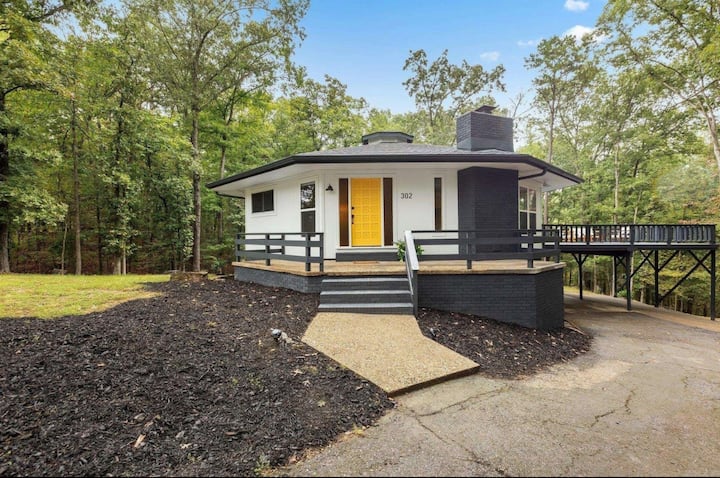 The Octagon Retreat - Malvern, AR