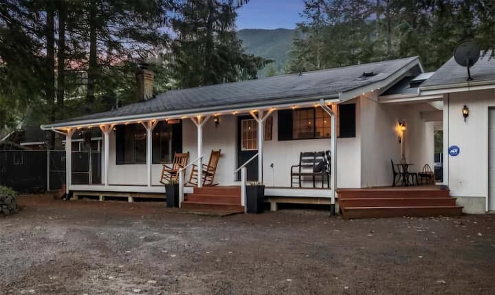 Mt. Rainier /Lake /Pet Friendly/fence/hot Tub/ev - Ashford, WA