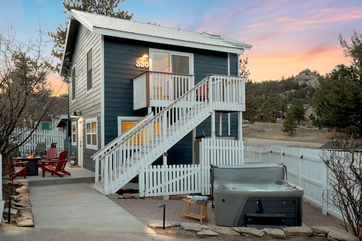Hot Tub • Fire Pit • Walk To Stanley & Downtown - Estes Park, CO