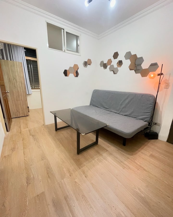 舒適公寓二樓自助入住，兩房一廳，近三重國小捷運站/寧夏夜市/迪化街大稻埕，附近有地方傳統夜市 - 싼충 구