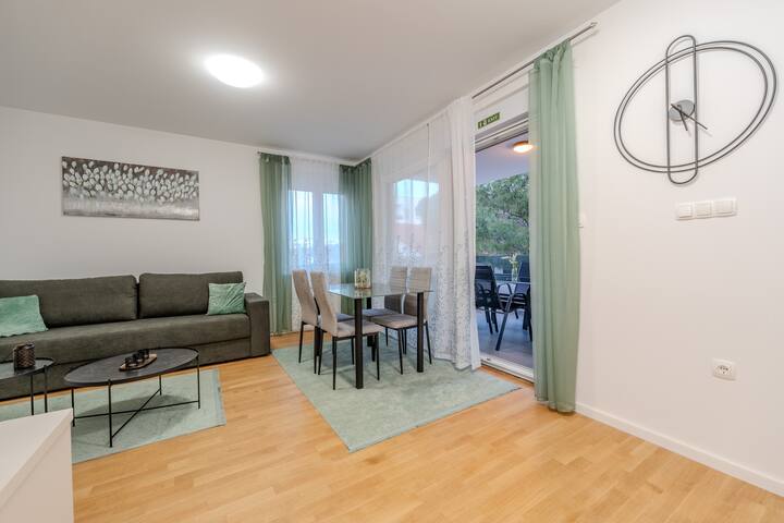 Villa Anita 2. City Central Ap. With A Pool - Stara Novalja