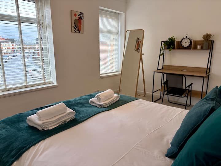 Cardiff Home With Parking And Garden - Cardiff