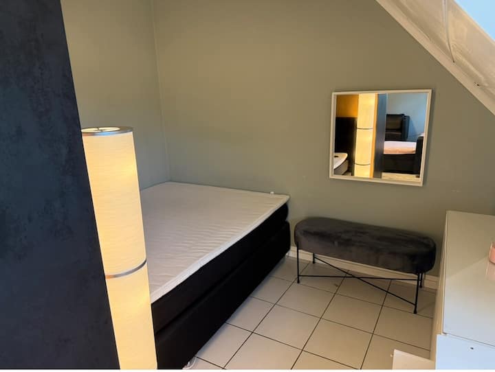 Romantische Dachwohnung 2. Etage - Raunheim