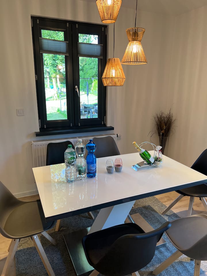Luxuriös Möbel
Riesiger Garten - Ettlingen