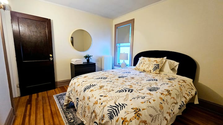 Woodlands Private Queen Room - Albany, NY