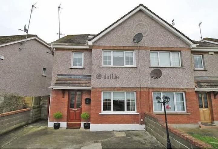 Elegant 3-bedroom Retreat - Drogheda