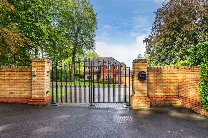 Spacious Family Home For Up To 12ppl Near Cobham - Dorking
