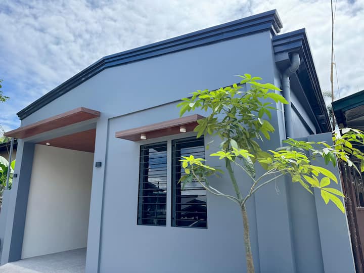 Cozy Loft-style Tinyhome Retreat - Bayombong