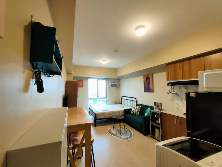 It Park Ayala Free Netflix Japanese Style Studio. - Cebu City