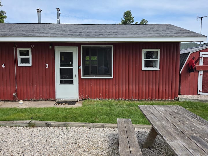 Trout Lake Resort- Cabin 3 - Trout Lake Township, MI