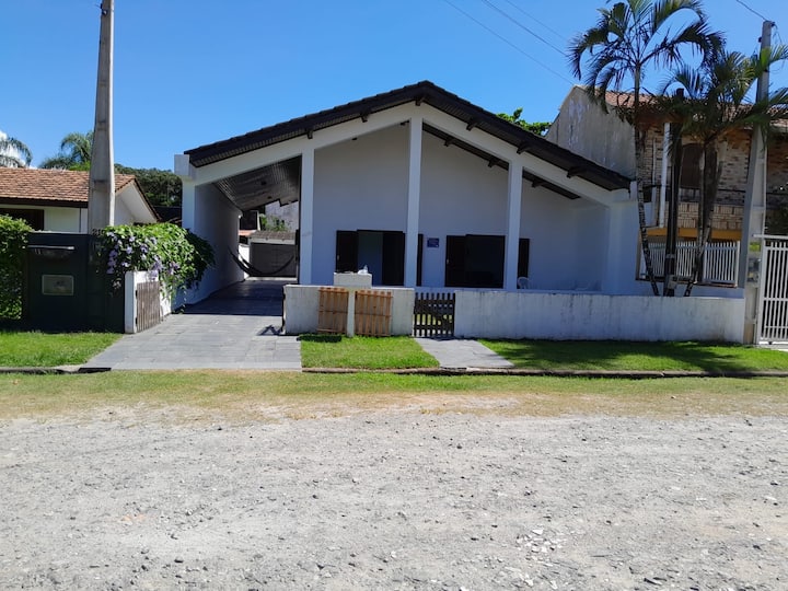 Ampla Casa De Quatro Quartos - Itapoá