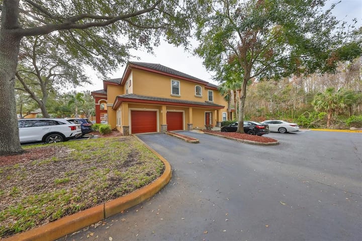 Spacious 4br Townhome By Valspar - Dunedin, FL