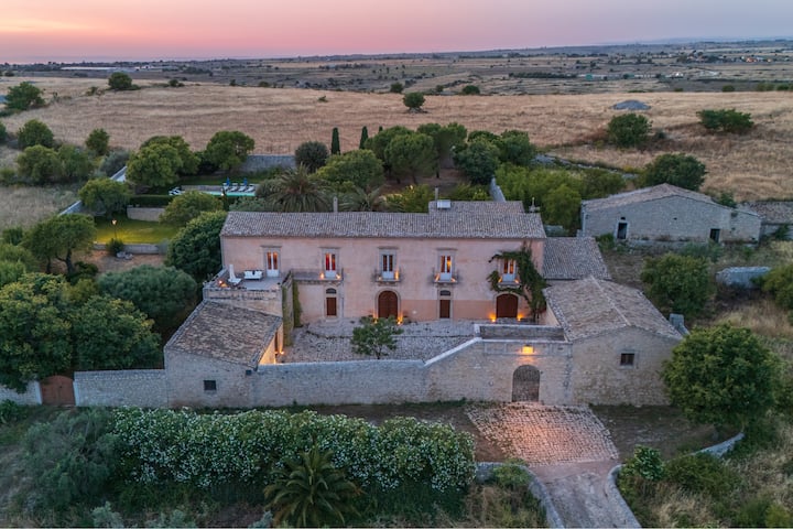 Scifazzo, Ancient Sicilian Villa With Pool - Italie