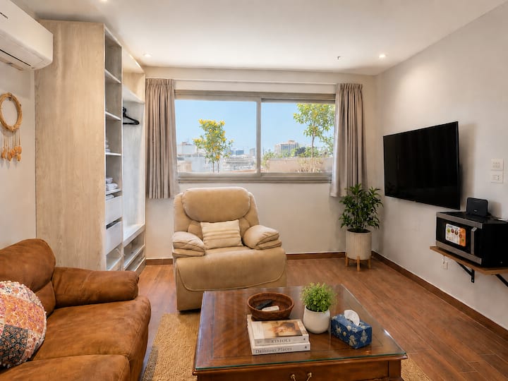 Central Apartment With Lounge & City Views - Cairo