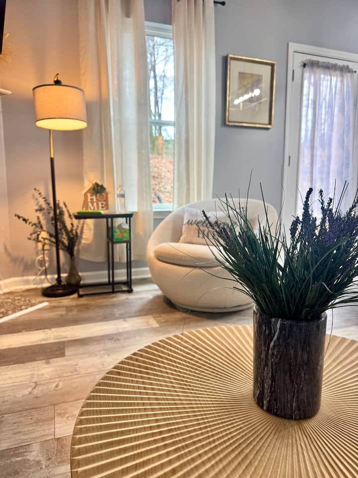Cozy, Modern 3 Bedroom Home - Lawrenceville, GA