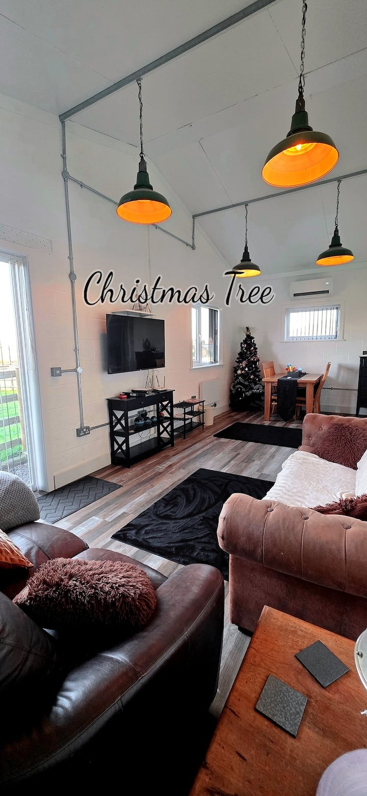 Cozy' Two Guests Stay – Secure, Large Driveway - Bedfordshire