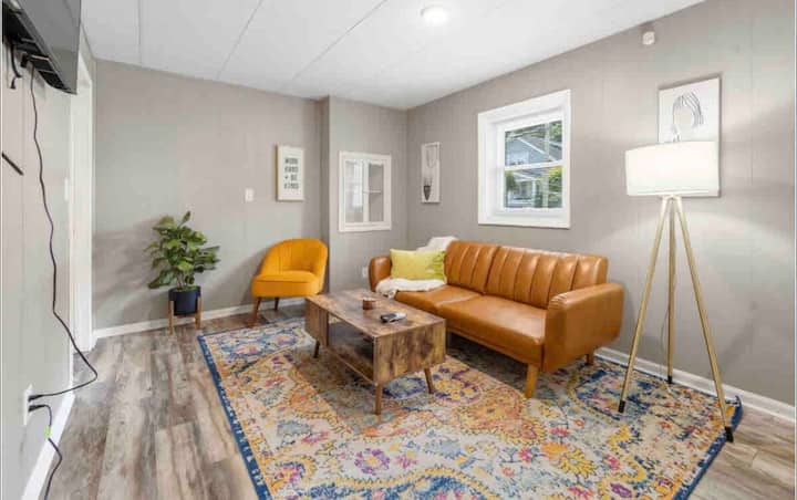 The Market Apts By Nest And Bloom -
Suite 2 - Camden Park, Huntington